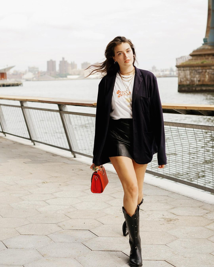 Jessica Clements image