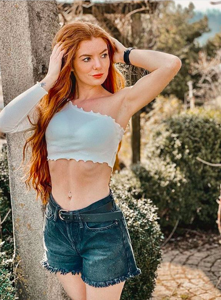 Picture Of Laura Roxanna