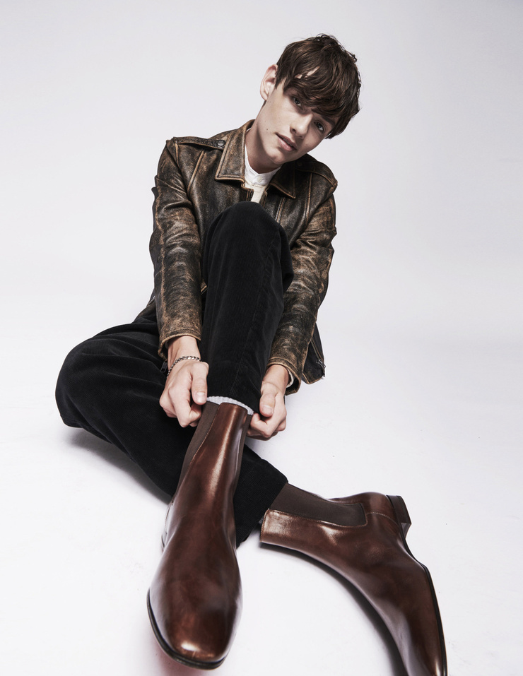 Louis Partridge picture