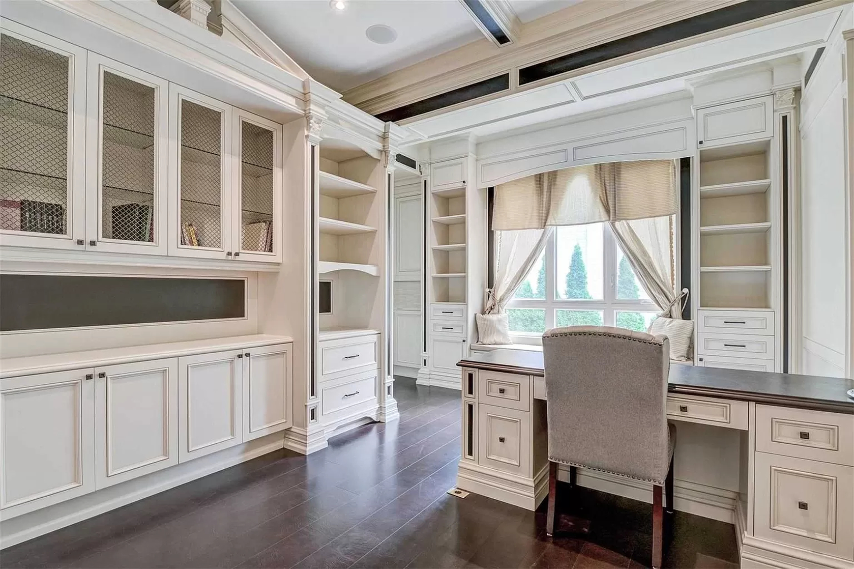 Picture of 9 Brian Cliff Dr, Toronto, ON M3B 2G1