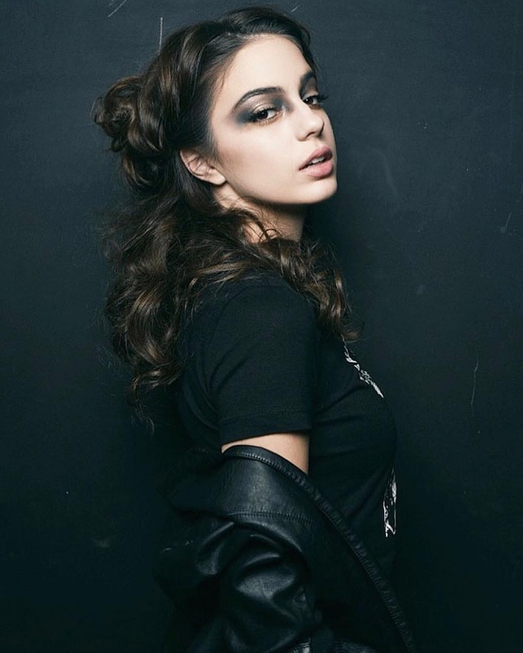 Emma Smith (model) picture