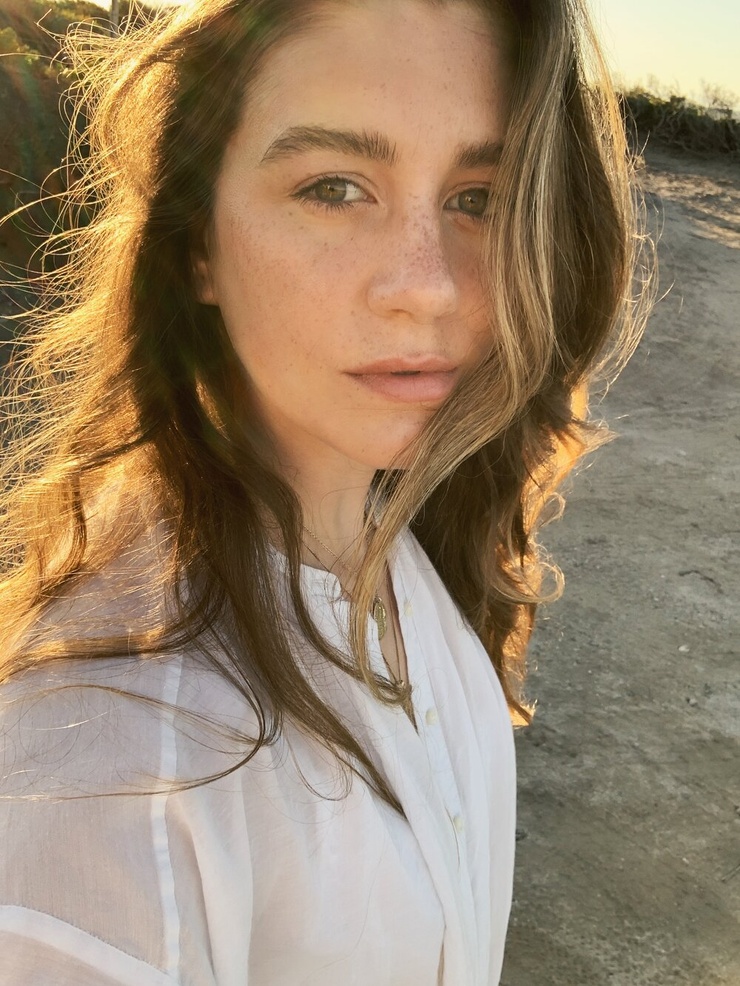 Laura Dreyfuss picture