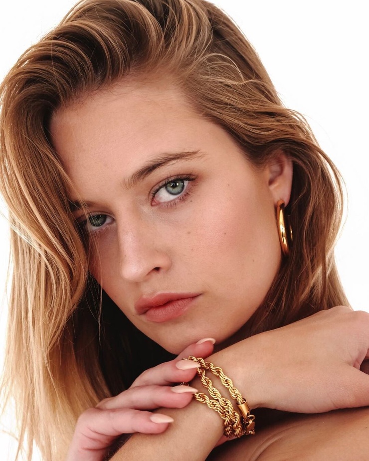 Picture of Hailey Carlson