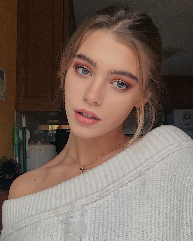 Picture of Sarah Abshire