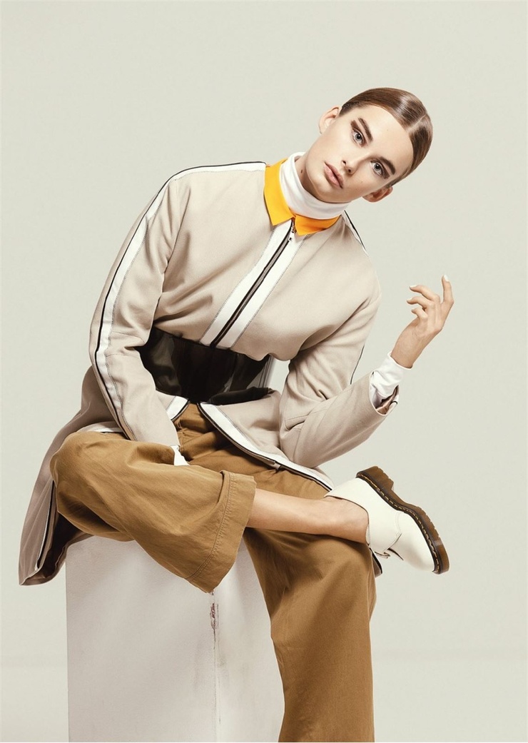 Picture of Amber Boel