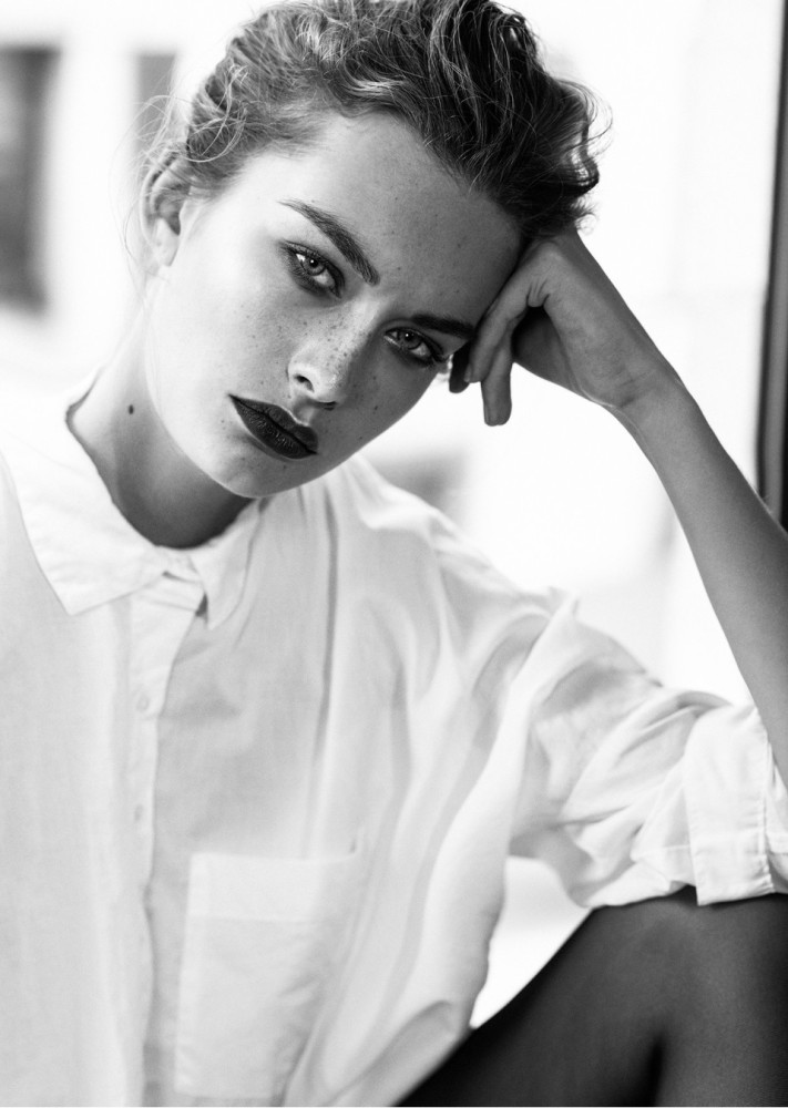 Picture of Amber Boel