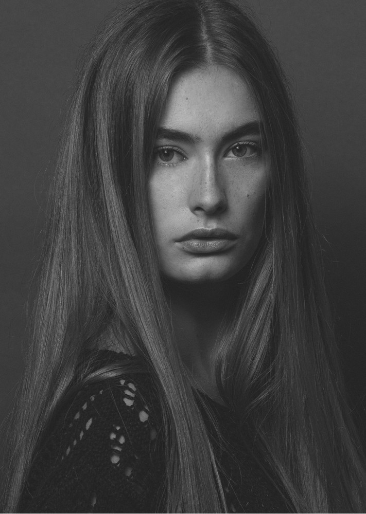 Picture of Amber Boel