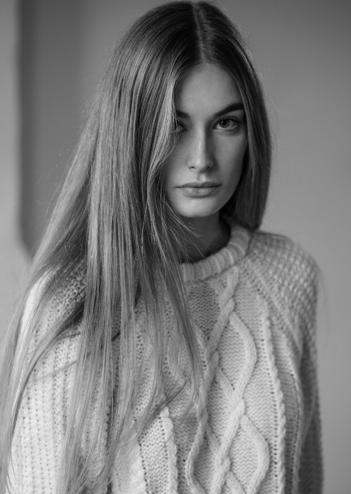 Picture of Amber Boel