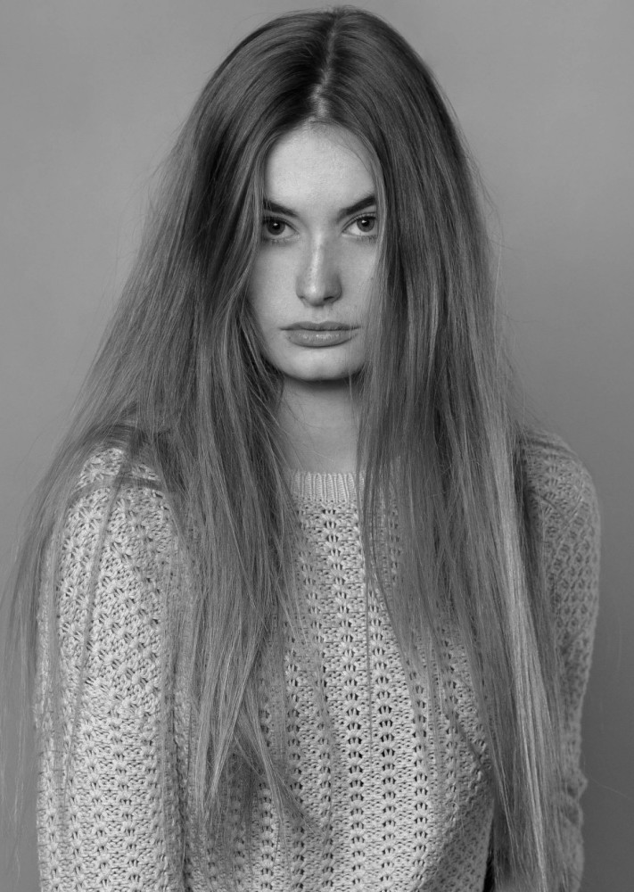 Picture of Amber Boel