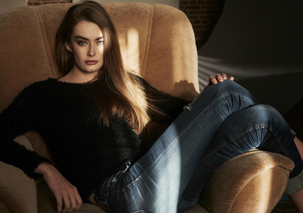 Picture of Amber Boel