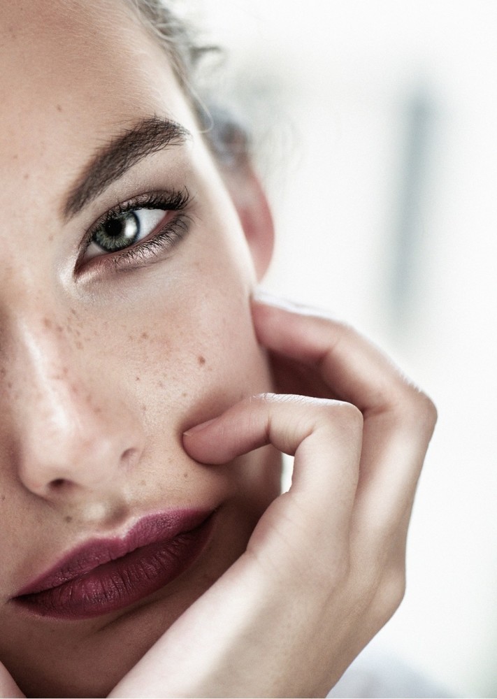 Picture of Amber Boel