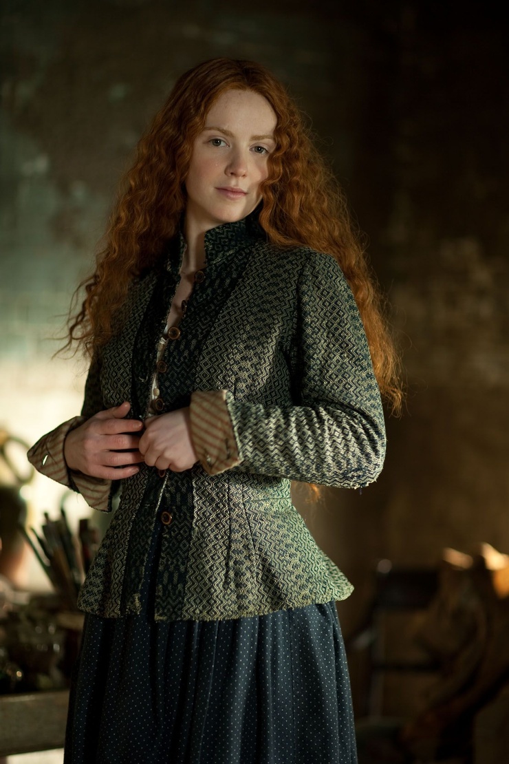 Image of Amy Manson
