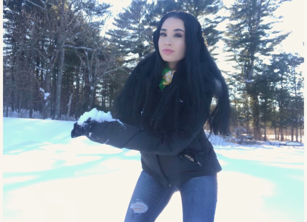 Picture of Paris Dylan