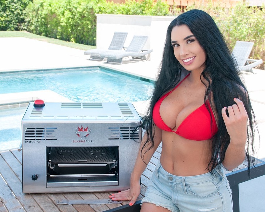 Picture of Paris Dylan