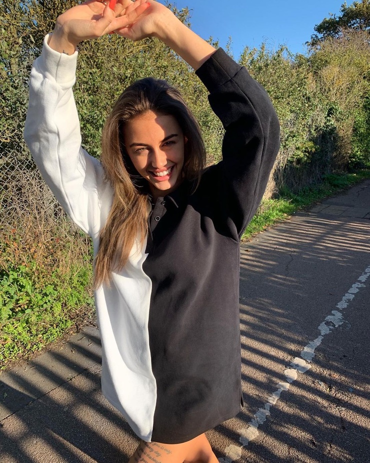 Chloe Veitch picture