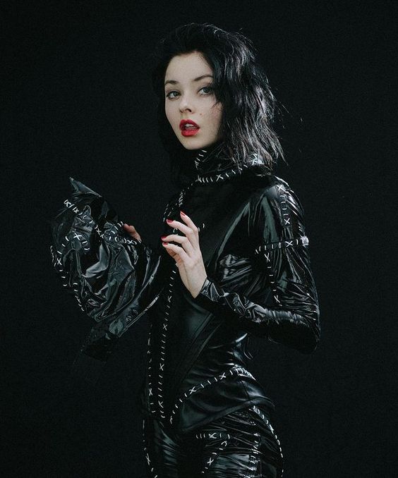 Picture of Alina Lee