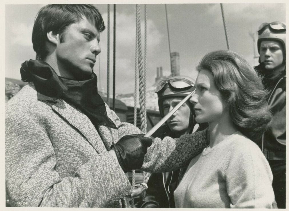 Oliver Reed, Shirley Anne Field