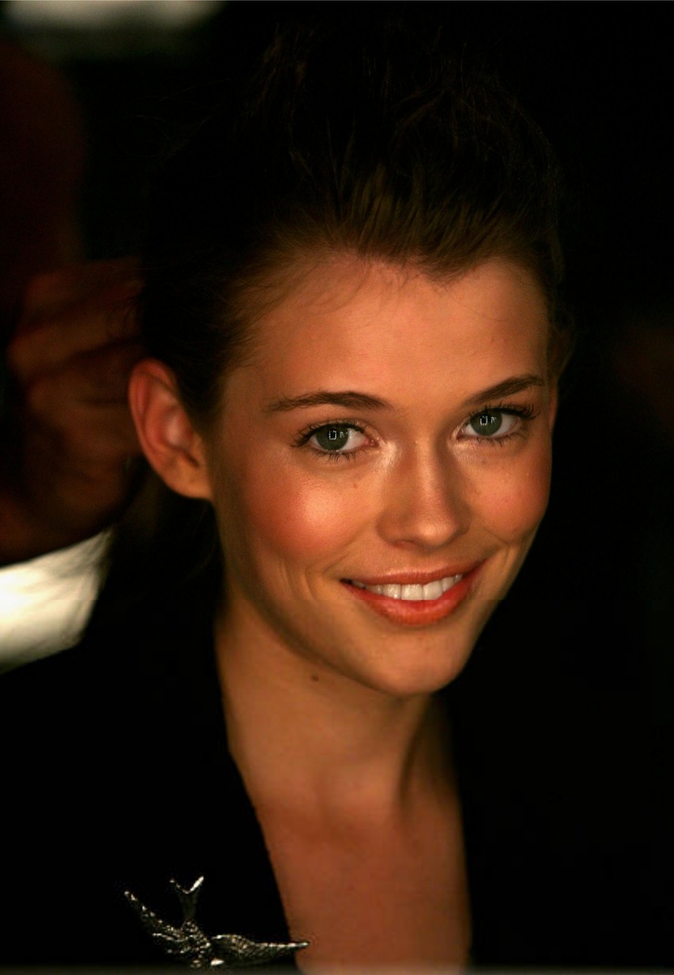 Image of Victoria Lee