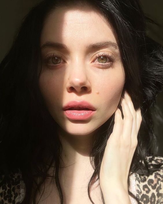 Picture of Alina Lee