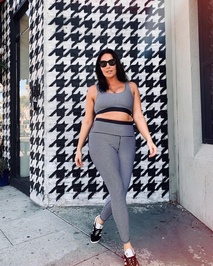 Picture of Candice Huffine