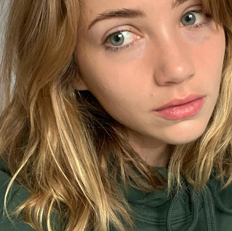 Picture of Emily Rudd