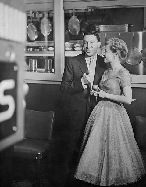 Mike Wallace, Buff Cobb