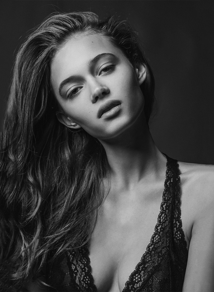 Veronica Oleynik picture