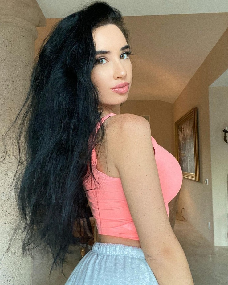 Picture of Paris Dylan