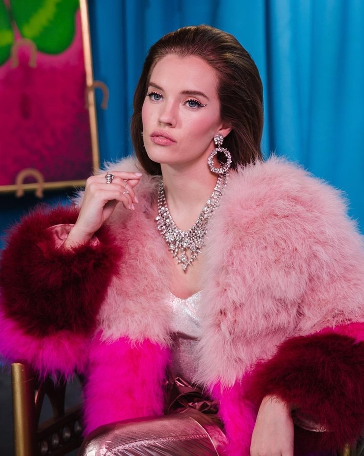 Picture of Stela Cole