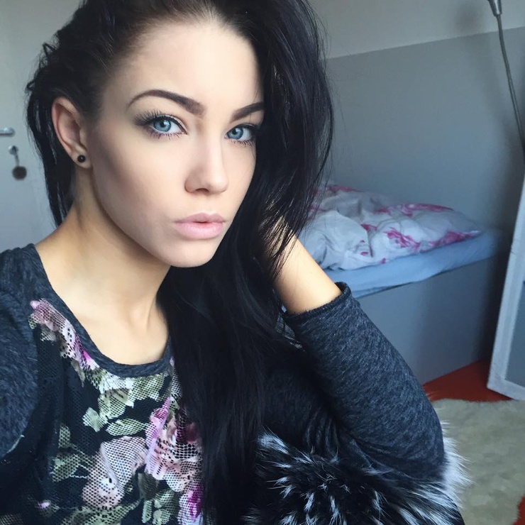 Stephanie Davis (fitness model) picture