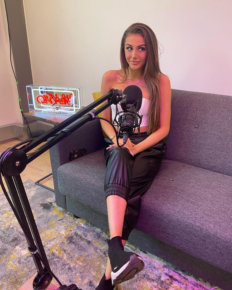 Picture of Chloe Veitch