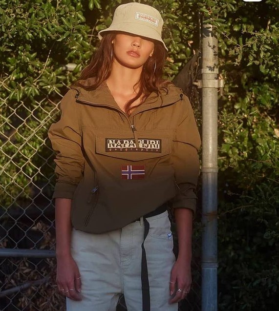 Mercedes Maxwell picture