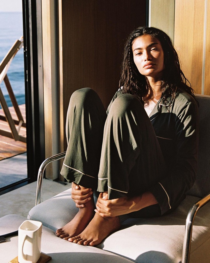 Kelly Gale image