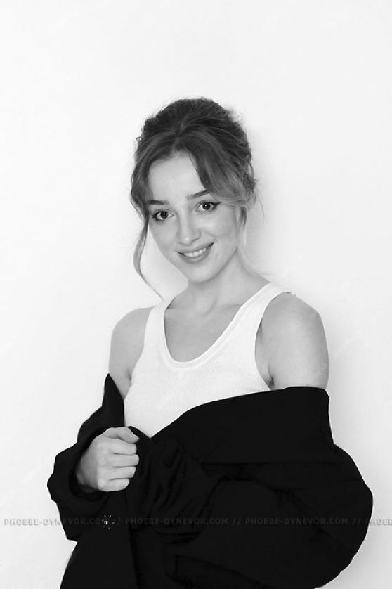 Phoebe Dynevor picture