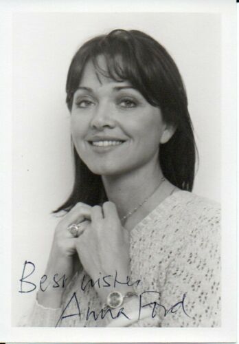 Picture of Anna Ford