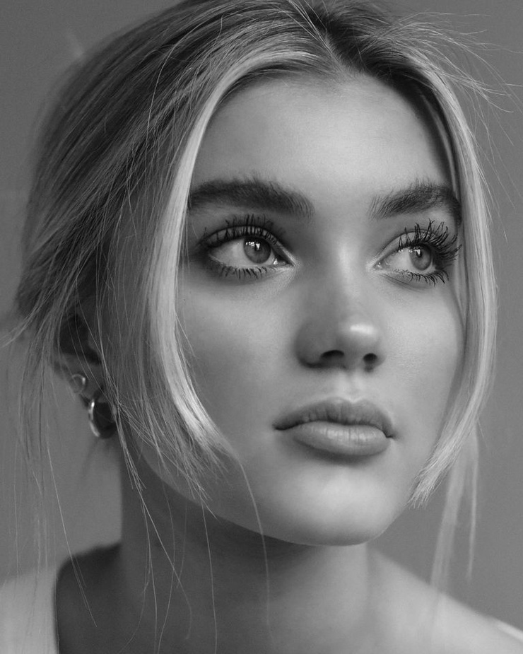 Picture of Mimi Slinger