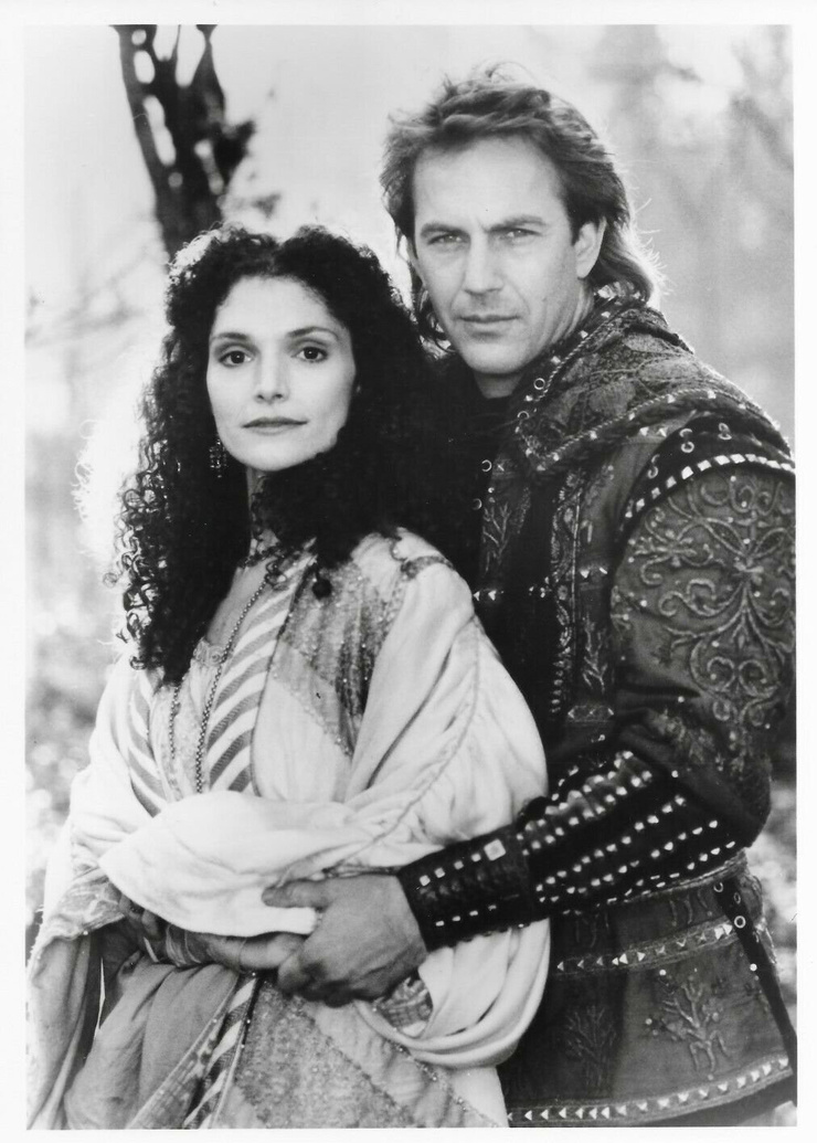 Mary Elizabeth Mastrantonio, Kevin Costner