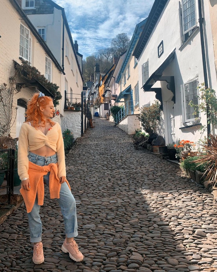 Picture of Janet Devlin