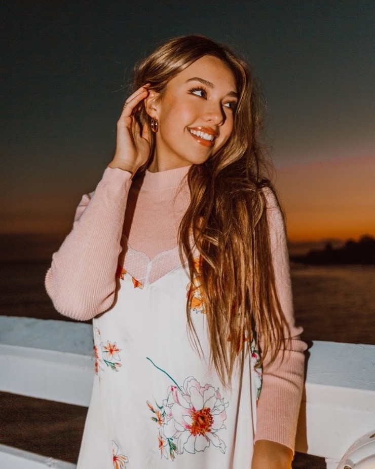 Picture of Lindsay Rienstra