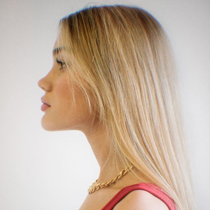 Picture of Mimi Slinger