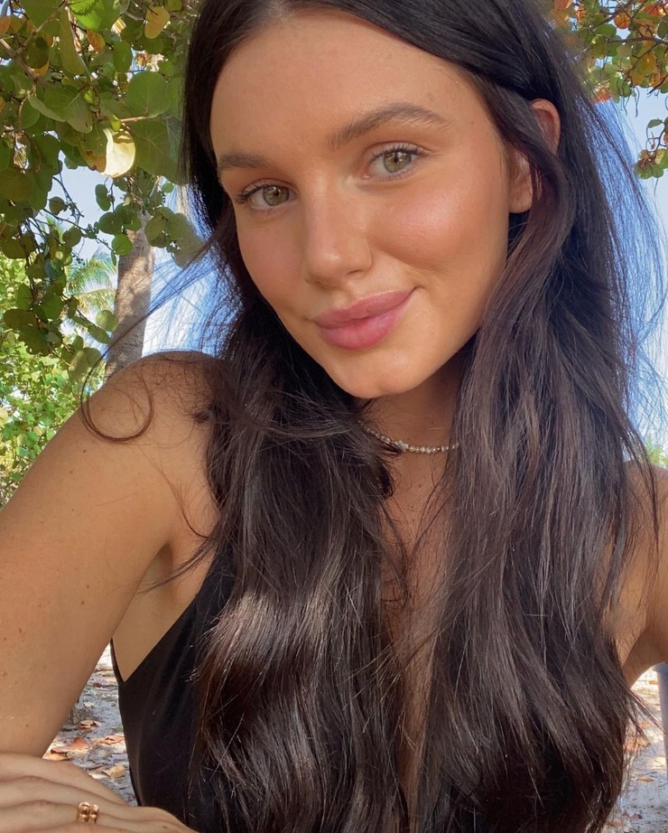 Hailey Outland image