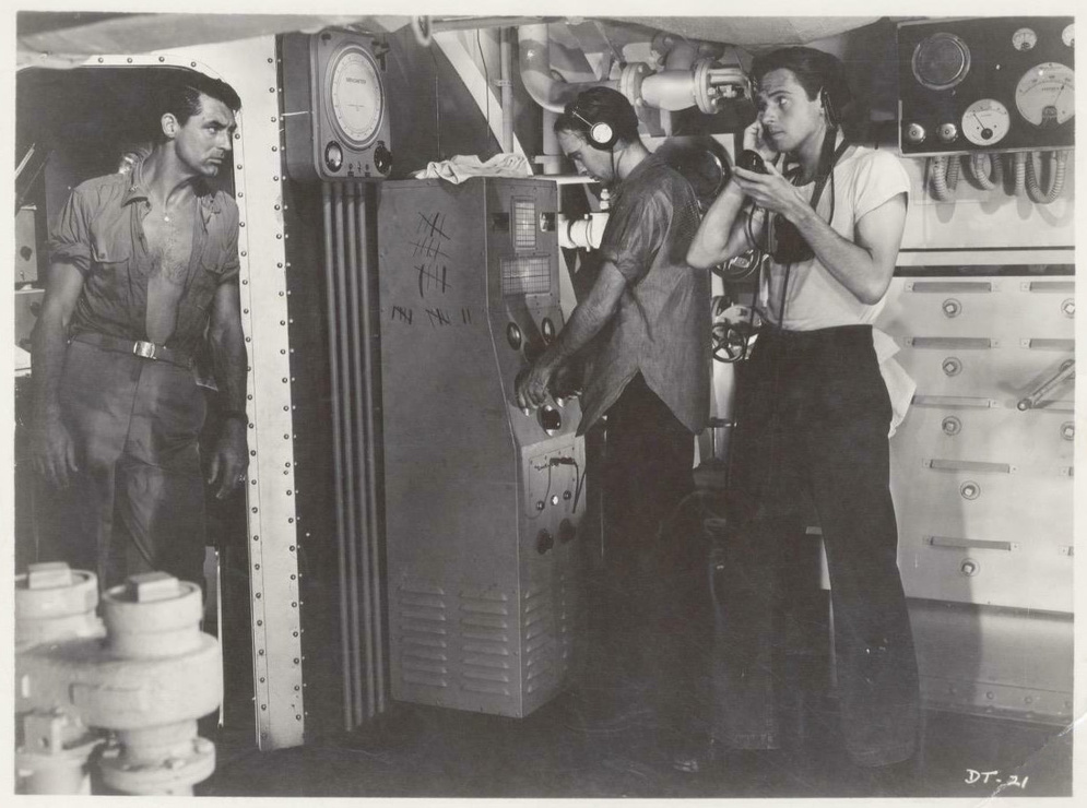 Picture of Destination Tokyo (1943)