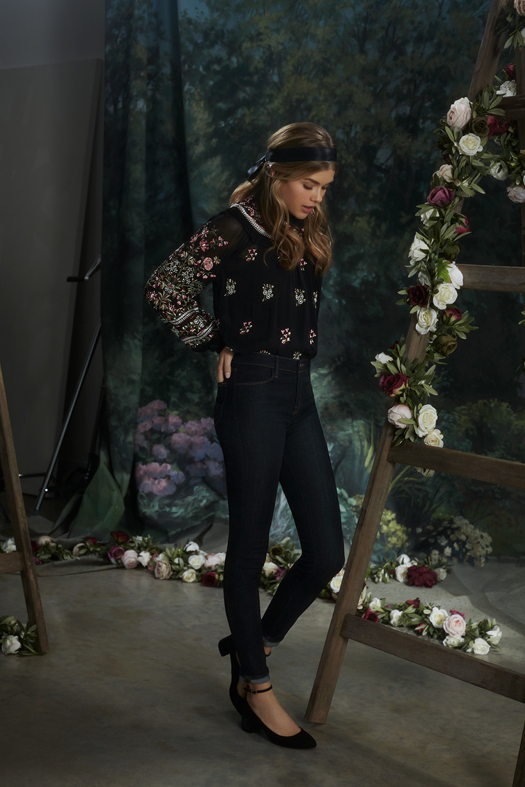 Picture of Victoria Lee