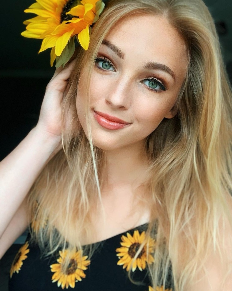 Michaela Lee picture