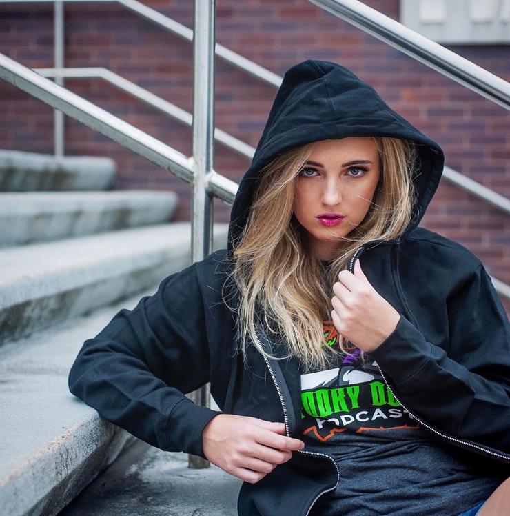 Michaela Lee picture