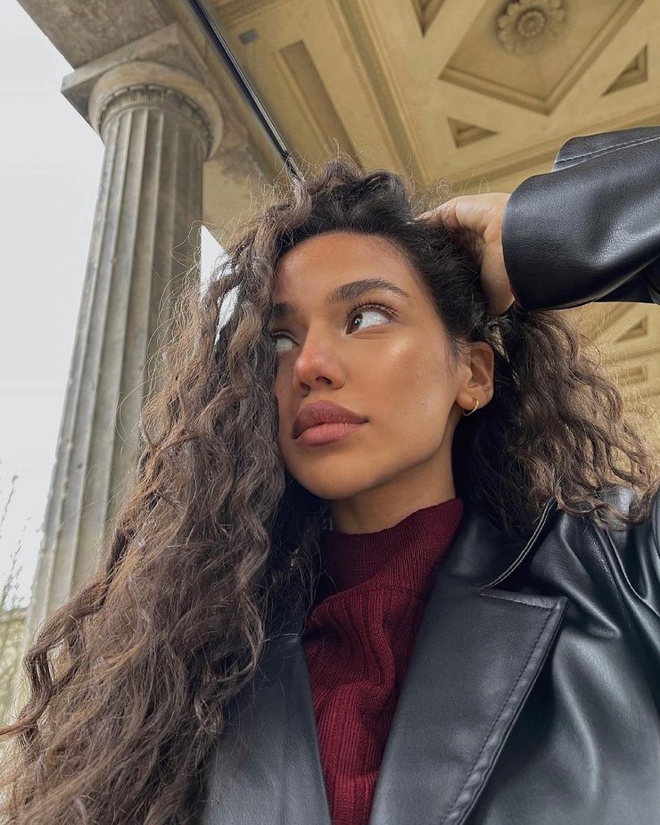 Image of dina denoire