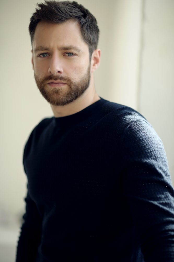 Richard Rankin picture