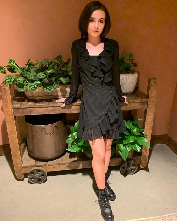 Picture of Lara McDonnell