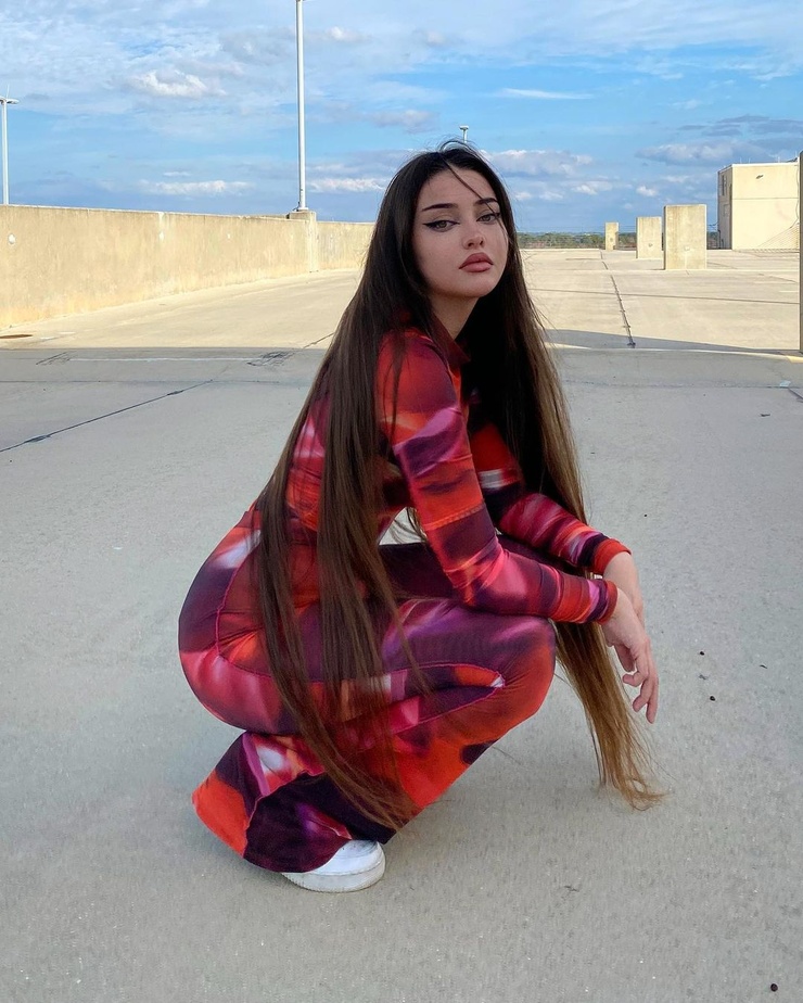 Image of Isabel Rose