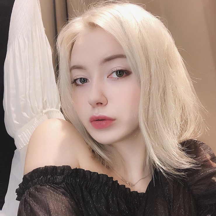 Maria Zolotova image